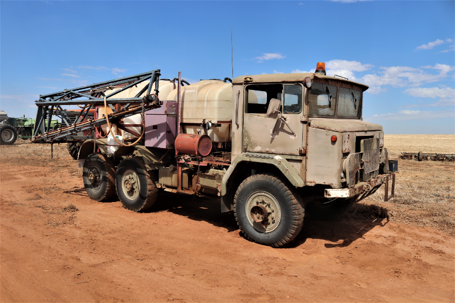 Lot 17 - International 6-wheel drive truck, ex-Army. | AuctionsPlus