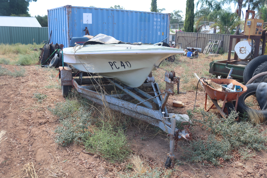 Lot 25 - Swiftcraft 1300 speedboat w/- Evinrude 25hp. | AuctionsPlus