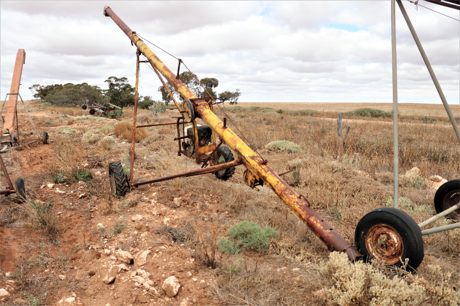 Lot 70 - Mobilco auger, approx. 26’ x 15cm, Honda 9 hp motor ...