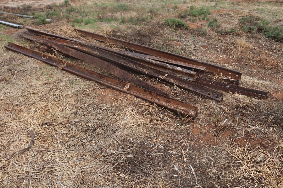 Lot 123 - Railway iron, assorted x 8 lengths | AuctionsPlus