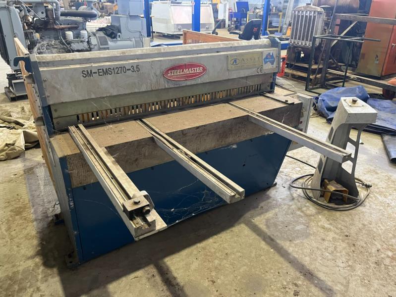 Lot 22 - 3ph Steelmaster Guillotine | AuctionsPlus