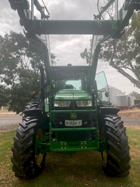 Lot 3 - 2015 John Deere 7230R with H480 Front End Loader | AuctionsPlus