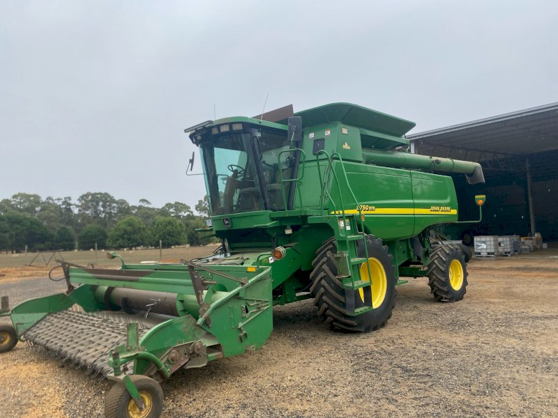 Lot 6 - 2007 John Deere 9750 STS Header with 936D Draper Front ...