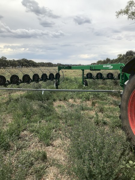 Lot 14 - K-Line 14 Wheel V rake | AuctionsPlus