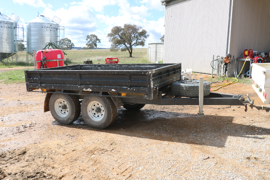Lot 7 - Redline 3 tonne tipping trailer | AuctionsPlus