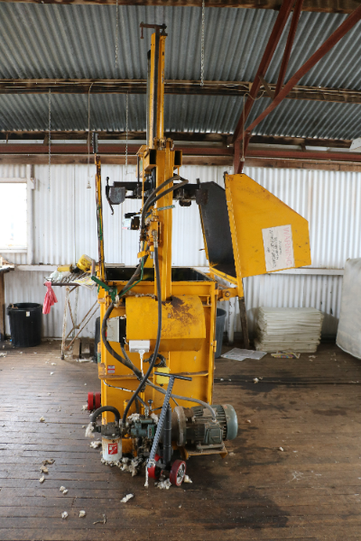 Lot 19 - TPW 3 phase hydraulic Woolpress with new digital reader ...