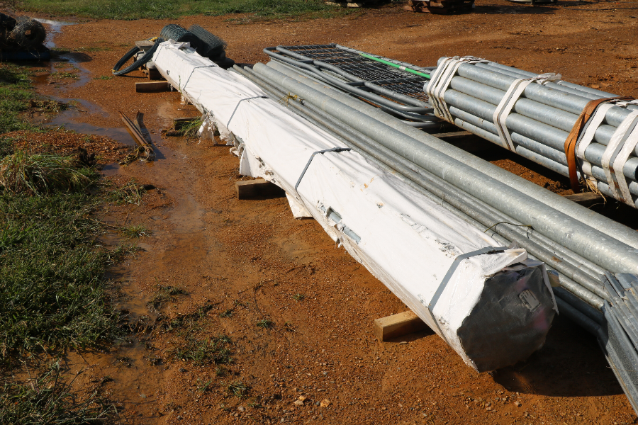 Lot 33 - Sling of 40mm gal pipe | AuctionsPlus