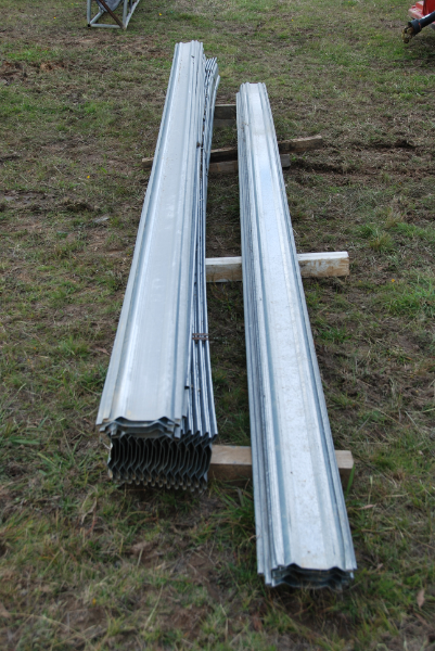 Lot 34 - Qty 'W' Strap - Gal with rolled edges | AuctionsPlus