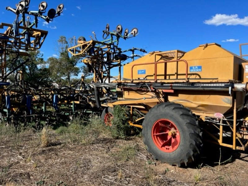 Lot 43 - Gyral penetrator 16 metres wide, 15' spacing,Gyral seed cart ...