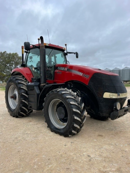 Lot 2 - 2011 case 340 magnum | AuctionsPlus