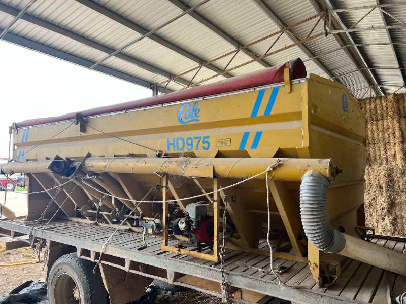 Lot 18 - HD 975 Cole Seed and Super unit | AuctionsPlus