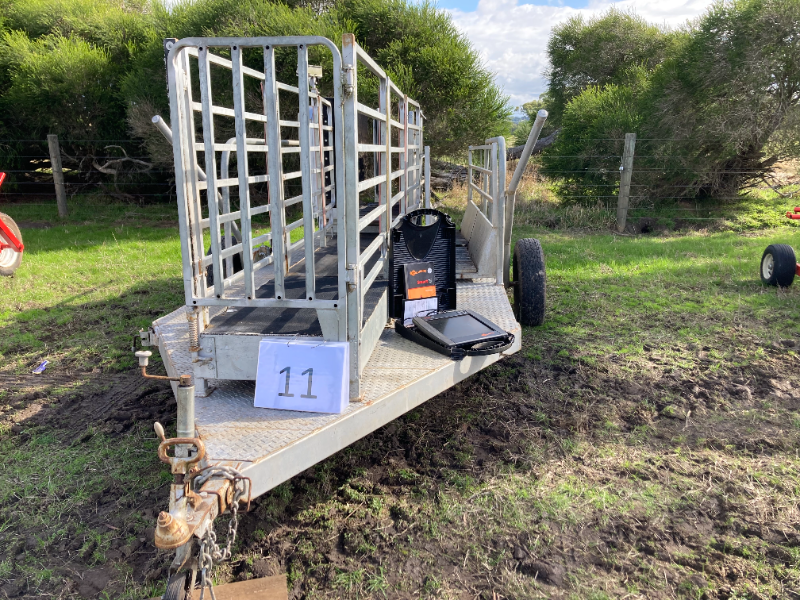 Lot 11 - Altex Auto Sheep Handler | AuctionsPlus