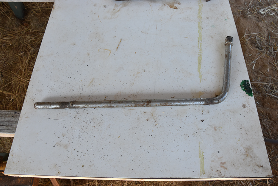 Lot 107 - Socket Lever x 2 | AuctionsPlus