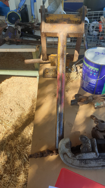 Lot 132 - Steel Post Lifter | AuctionsPlus