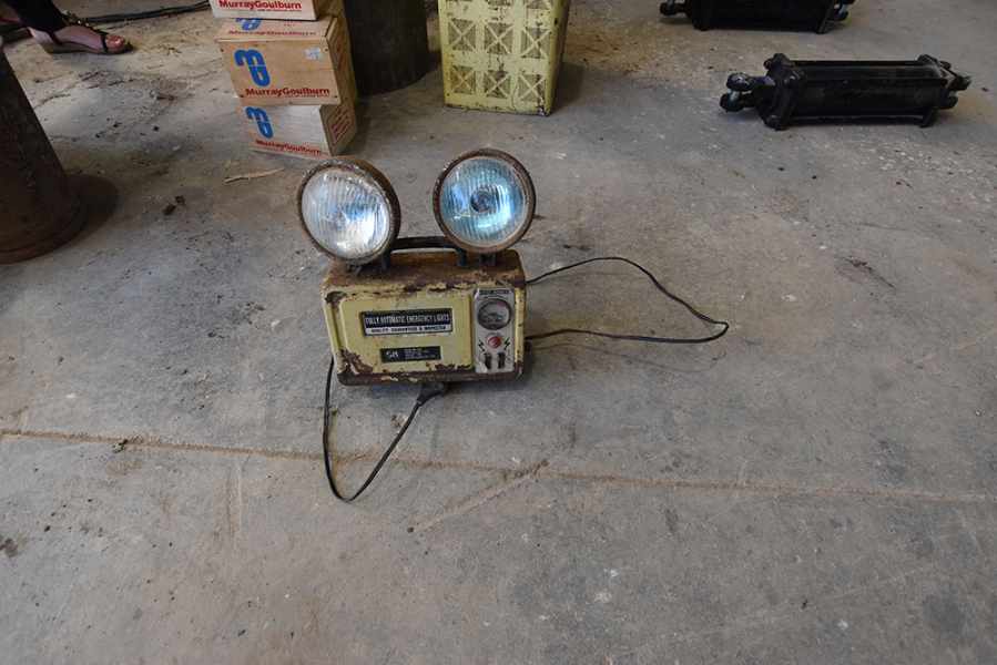 Lot 52 - Vintage Emergency Light | AuctionsPlus
