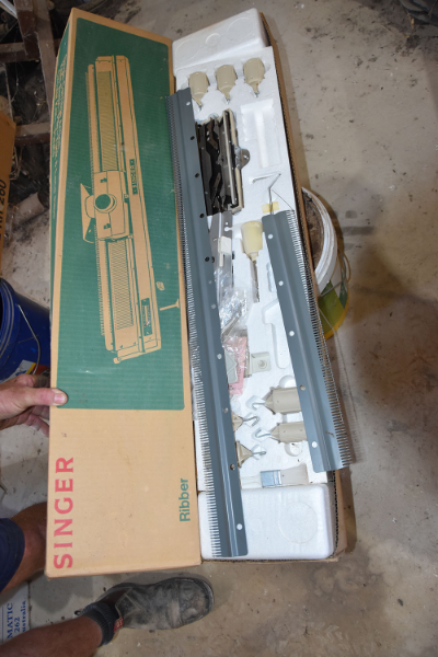 Lot 60 - Singer Ribber | AuctionsPlus