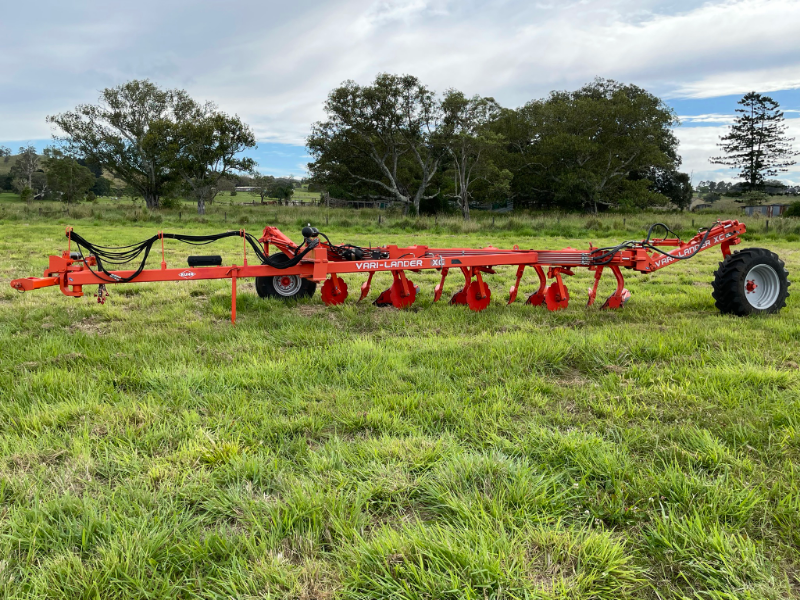 Lot 1 - Kuhn Vari-Lander XC NSH On Land Plough | AuctionsPlus