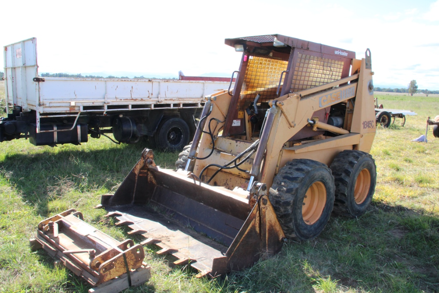 Lot 85 - Case 1845C skid steer (includes 4-in1 bucket, grain bucket ...
