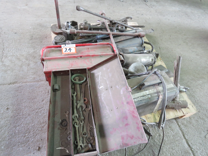 LOT 24 - WELDER & TOOLS | AuctionsPlus