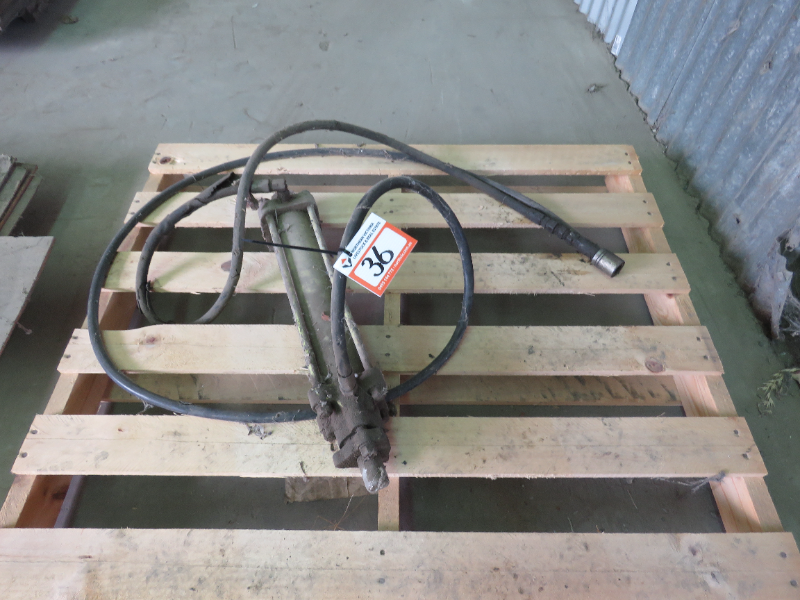 LOT 36 - HYDRAULIC RAM - PTO PUMP - HOSES | AuctionsPlus