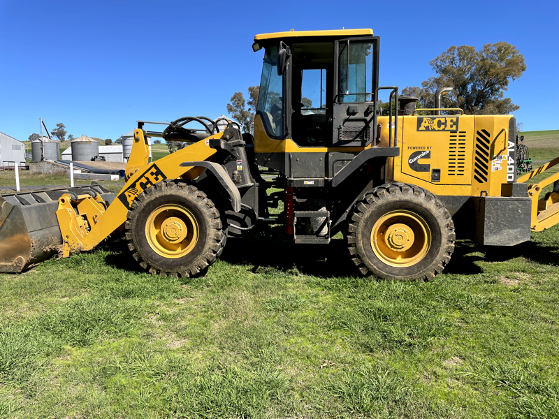 Lot 2 - ACE AL400 Loader | AuctionsPlus