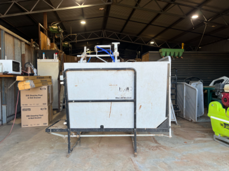 Hecton Sheep Hanler - Hecton Sheep Handler | AuctionsPlus