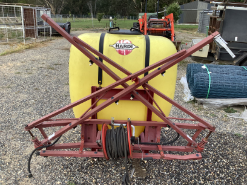 Lot 74 - Hardi 600lt Spray Tank + Boom | AuctionsPlus