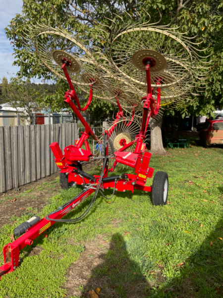 Lot 1 - Enrossi Hay Rake | AuctionsPlus