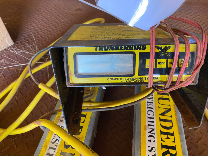 Lot 117 - Thunderbird computer weighing system | AuctionsPlus