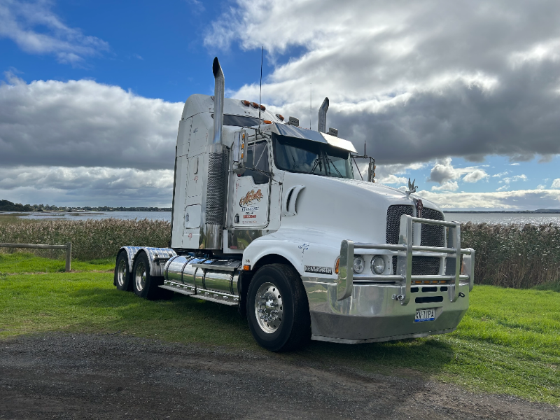 Lot 2 - 2004 Kenworth 604 | AuctionsPlus