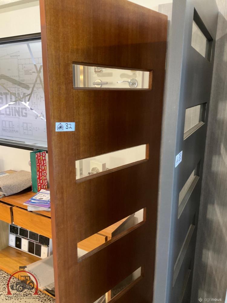 Lot 32 - Hume XN5 door, 2040mm x 820mm x 40 | AuctionsPlus