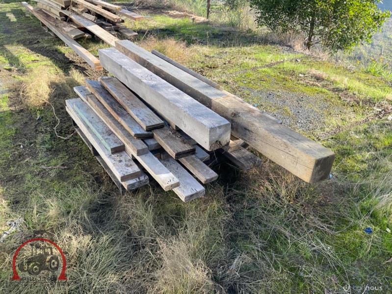 Lot 85 - Qty timber: assorted types and sizes | AuctionsPlus