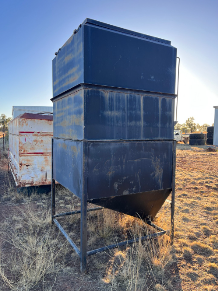 Lot 30 - 2T Grain bin | AuctionsPlus