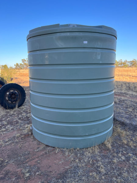 Lot 35 - Linpac 5000L (1100G) water tank | AuctionsPlus