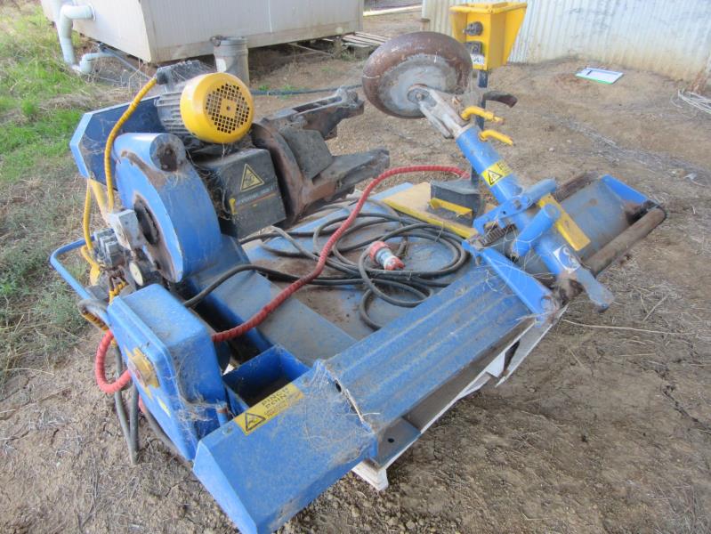 Lot 34 - 3 phase Tyre Changing Machine | AuctionsPlus