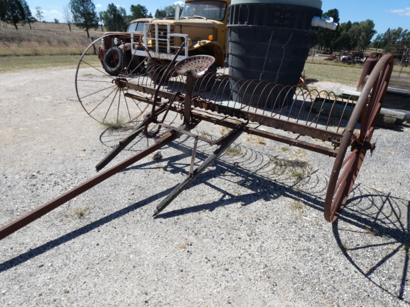 Lot 28 - Vintage Rake | AuctionsPlus