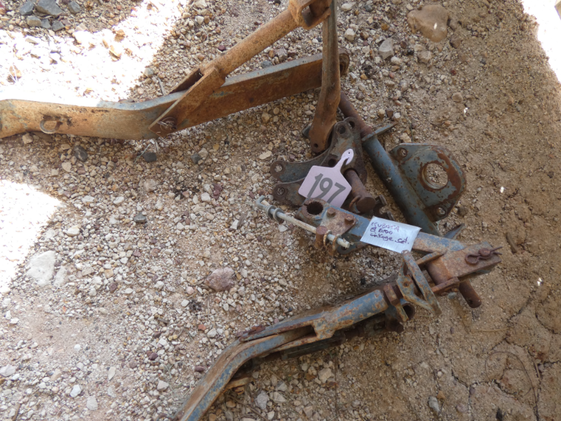 Lot 197 - Kubota B6100 Linkage Set | AuctionsPlus