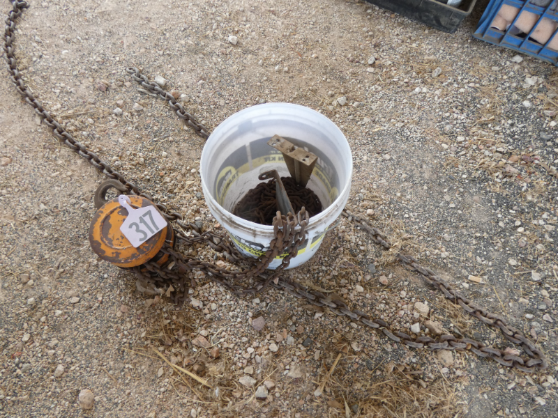 Lot 317 - Endless chain & 1xChain | AuctionsPlus