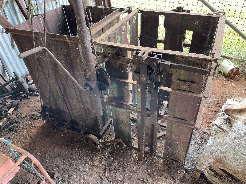 Lot 54 - Double Box Ajax wool press | AuctionsPlus