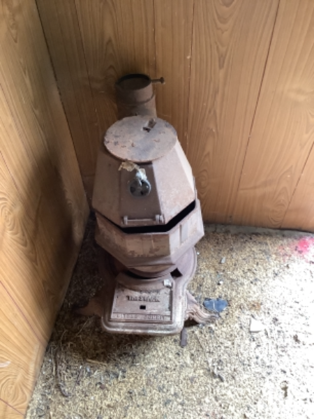 Lot 99 - The stack Little dorrit pot belly stove | AuctionsPlus