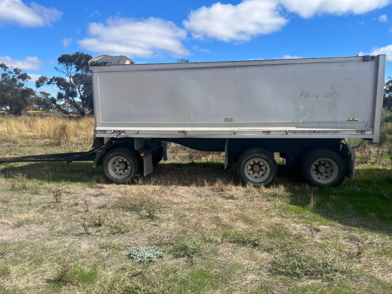 Lot 66 - White m super dog tipper trailer | AuctionsPlus