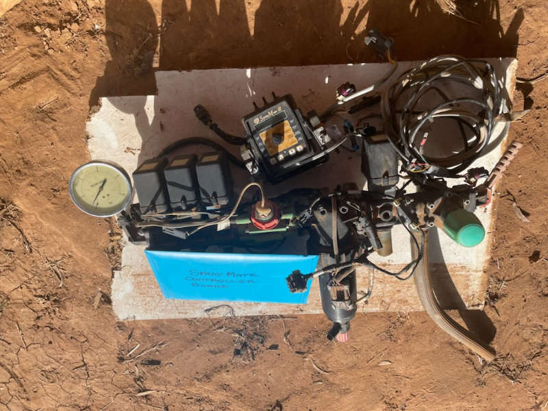 Lot 70 - Spray Mate II Controller, auto rate, 3sections | AuctionsPlus