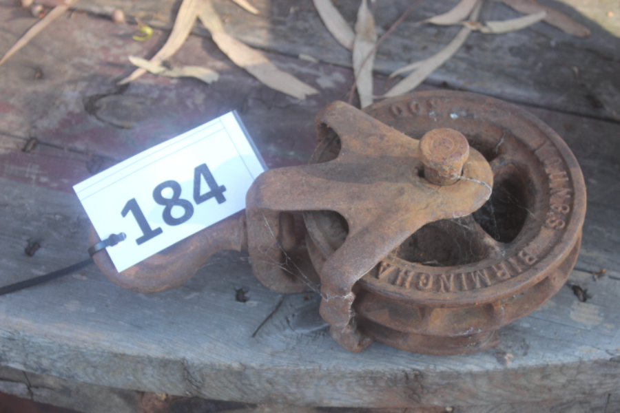 Lot 184 - Gear Block | AuctionsPlus