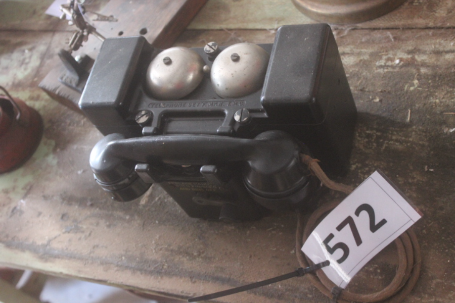 Lot 572 - Vintage Bakelite Phone | AuctionsPlus