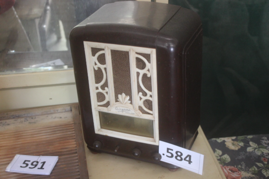 Lot 584 - Airzone Radio | AuctionsPlus