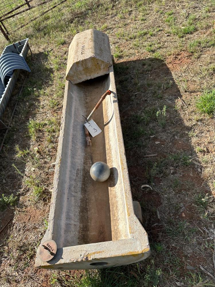 Lot 123 - Cement stock trough – T3, with float valve | AuctionsPlus
