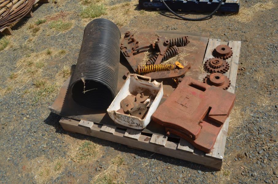 Lot 134 - Scarifier parts and weights | AuctionsPlus