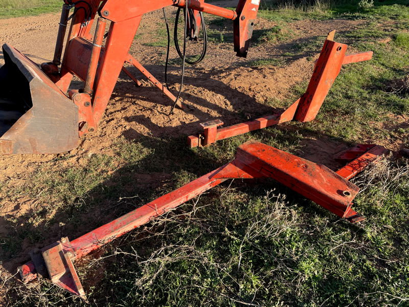 Lot 19 - Challenge 359-E Loader | AuctionsPlus