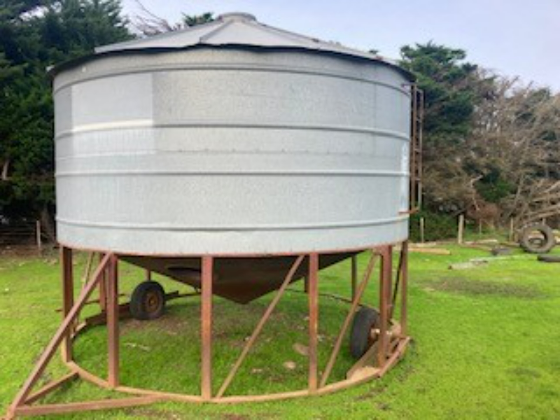 Lot 32 - 20 tonne Sherwell Field Bin (rusty outlet) | AuctionsPlus