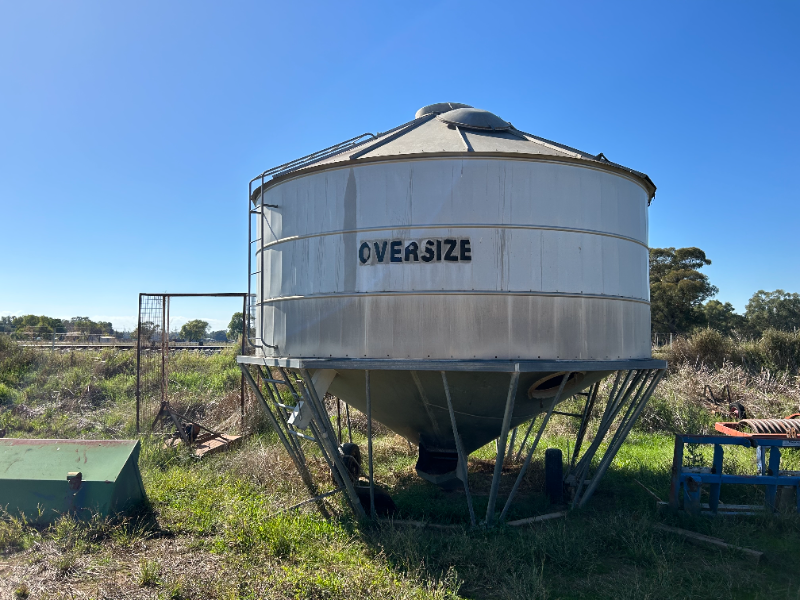 Lot 24 - Nelson Field Bin | AuctionsPlus